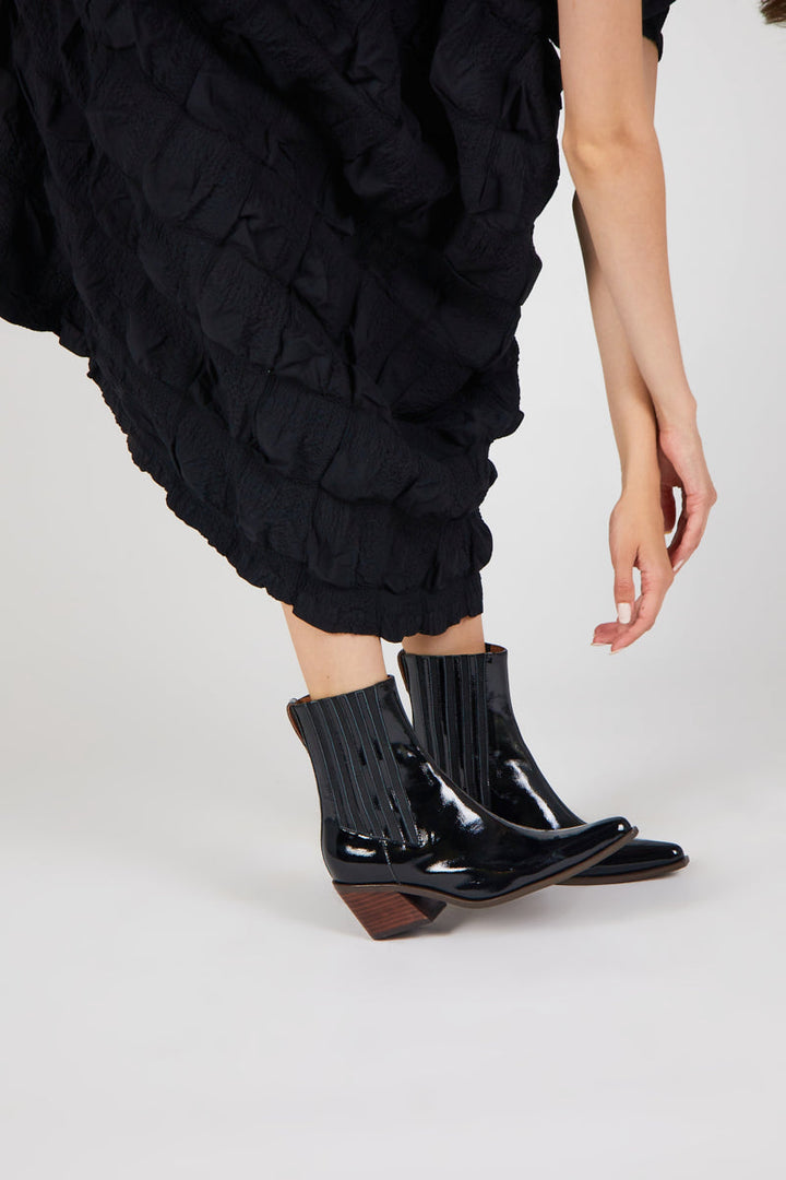 Women's Shoes – Intentionally Blank