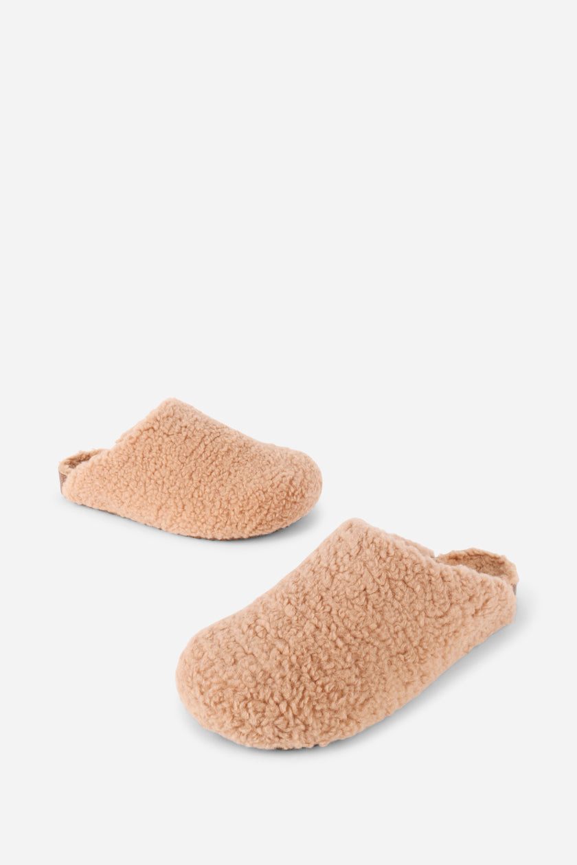 APRES SLIPPER – Intentionally Blank
