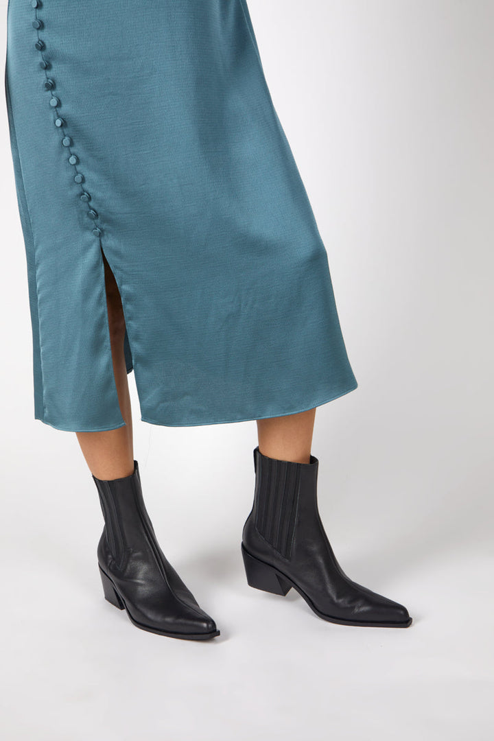 Women's Shoes – Intentionally Blank