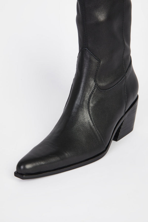 MATTIE HEELED BOOT – Intentionally Blank