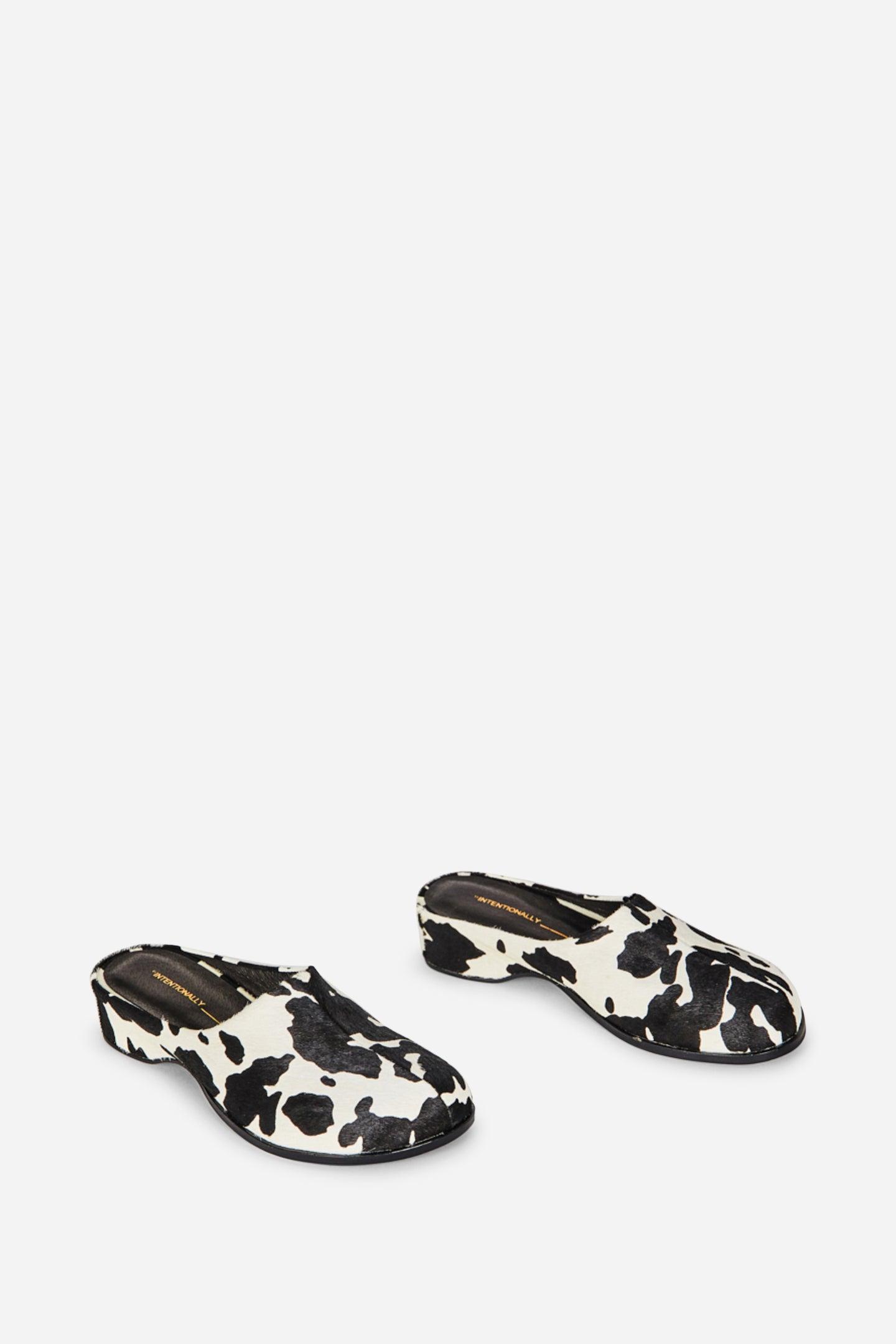Women's Shoes – Intentionally Blank