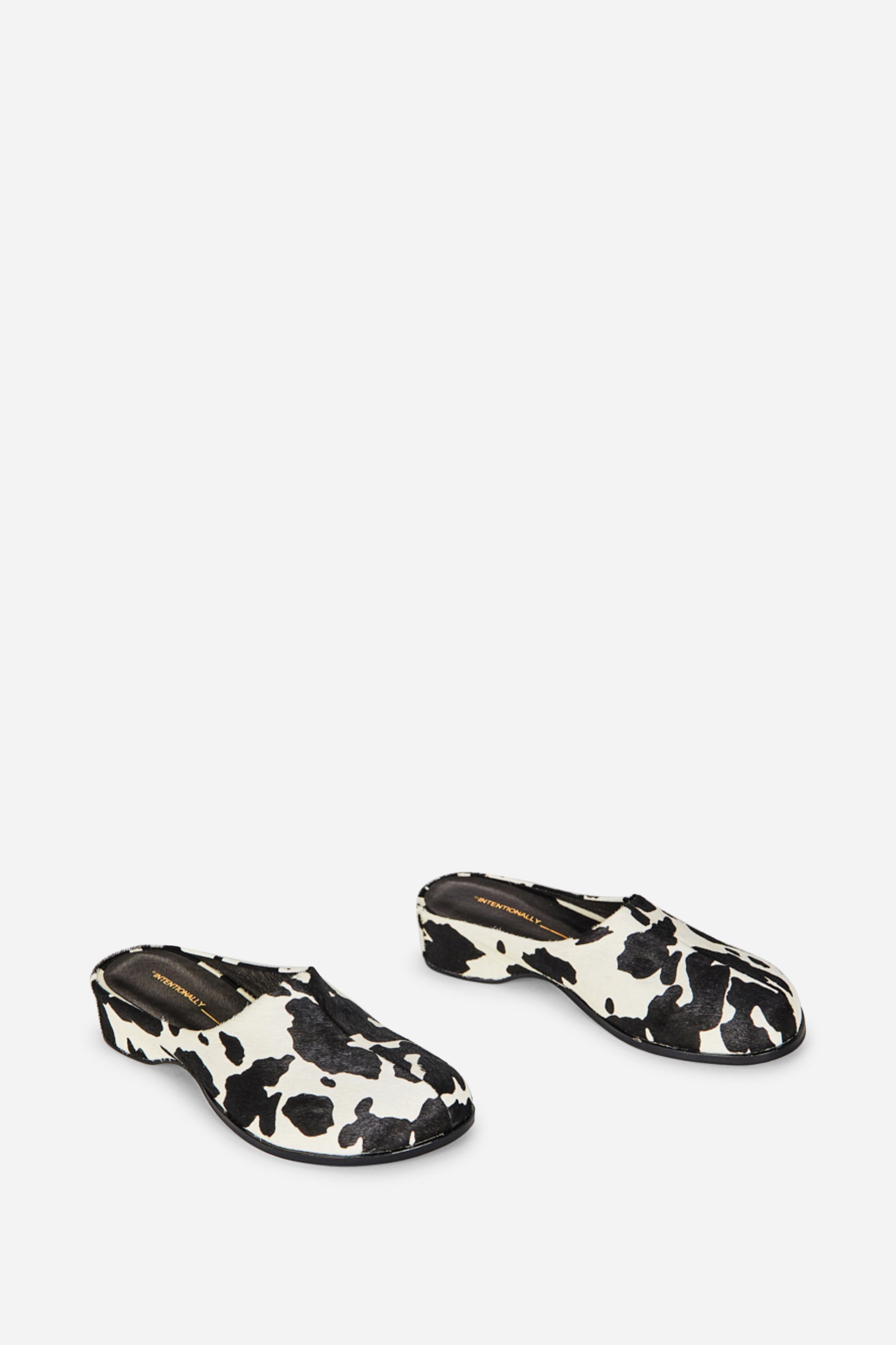 Clogs – Intentionally Blank