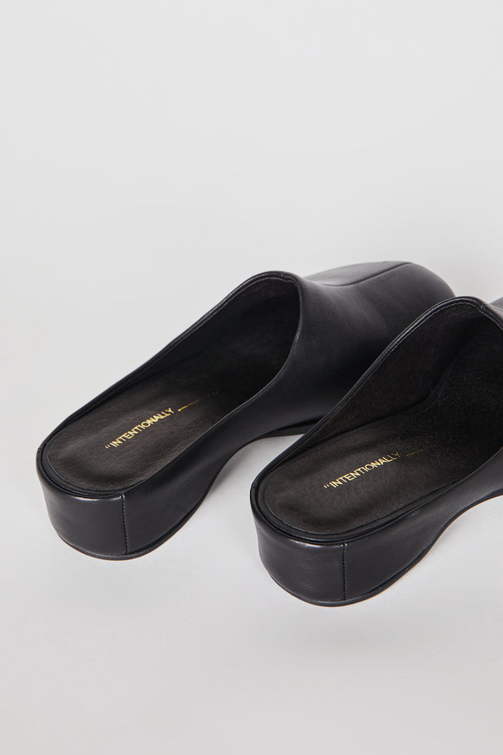 SHIFT LEATHER BUBBLE CLOG – Intentionally Blank