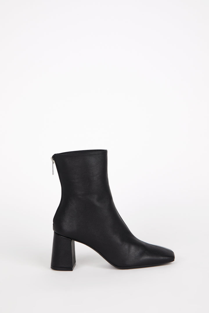 TABATHA LEATHER HEELED BOOT – Intentionally Blank