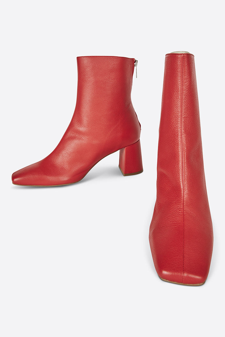 TABATHA LEATHER HEELED BOOT – Intentionally Blank