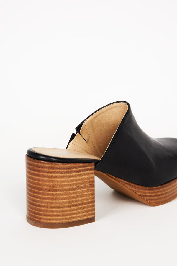 FACTS LEATHER PLATFORM CLOG – Intentionally Blank